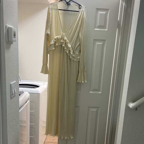 Boohoo Plus | Dresses | Boohoo Plus Cream Maxi Dress | Poshmark